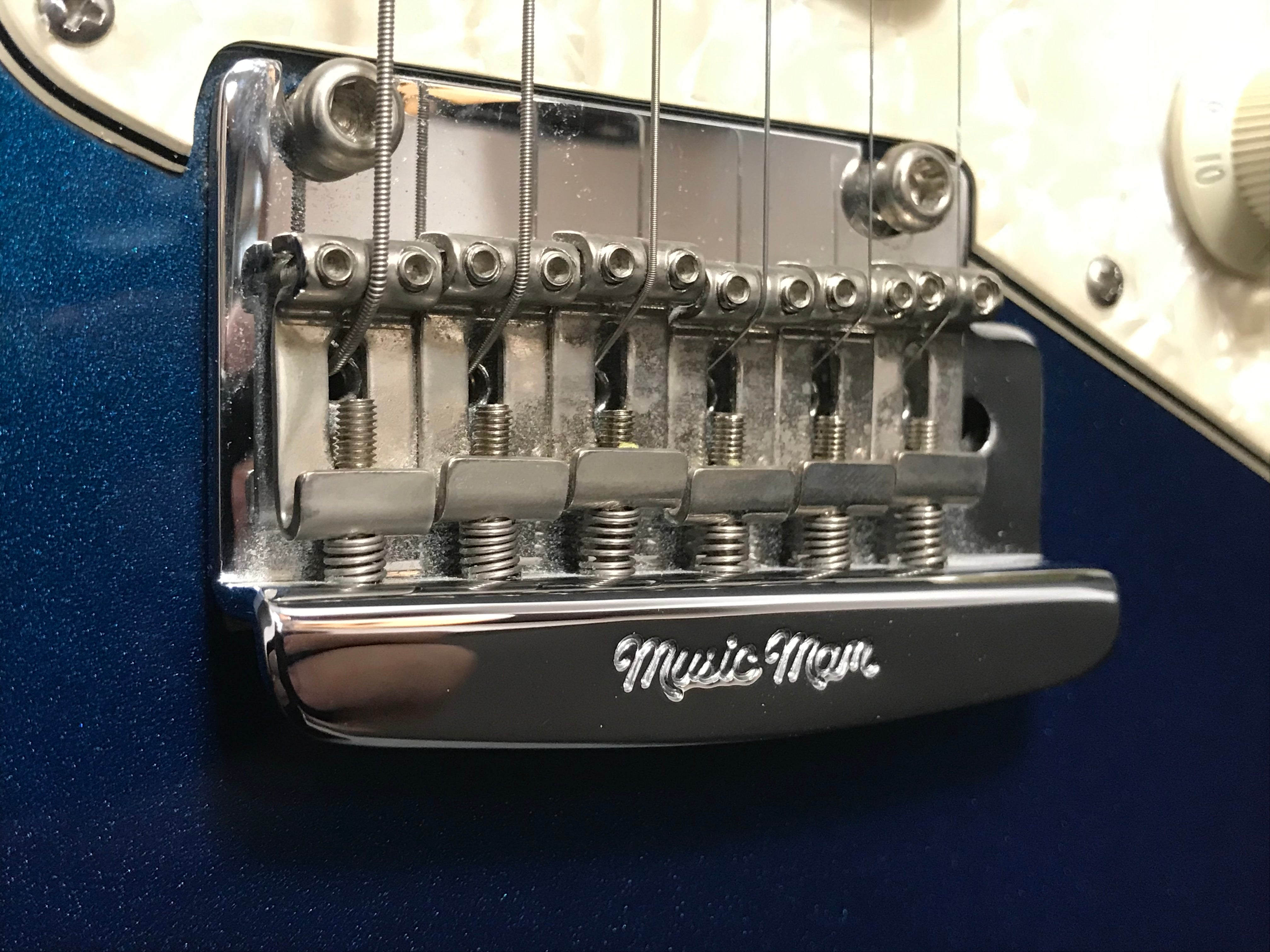 Ernie Ball Music Man Albert Lee SSS Tremolo Blue Pearl 2008 – MotoMusic