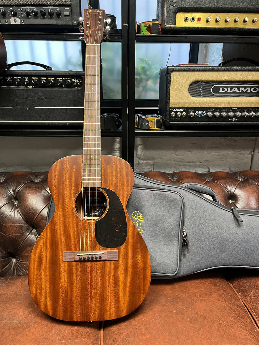 Martin 0-10E Retro Jason Isbell Signature 2025 (NEW) – MotoMusic