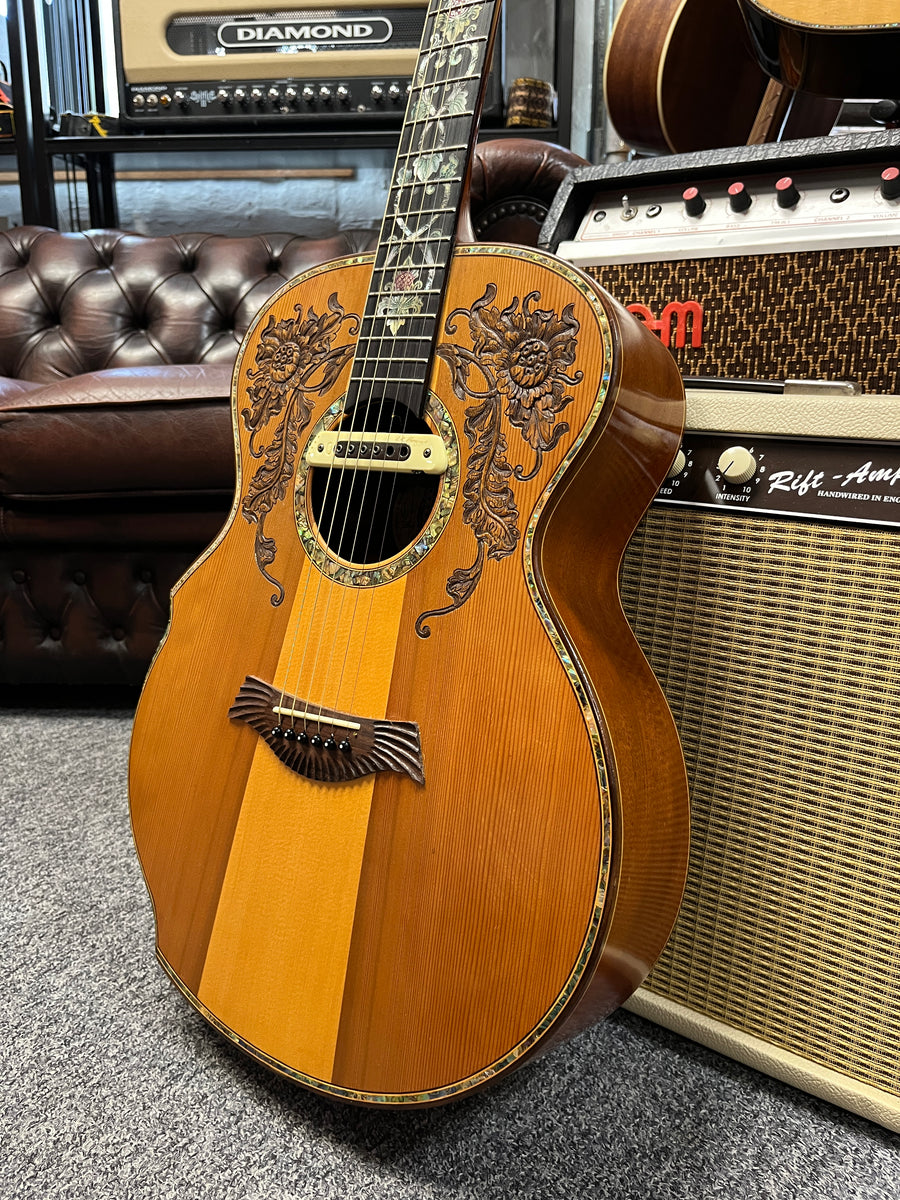 Blueberry Grand Concert Floral Motif 2020 Natural – MotoMusic