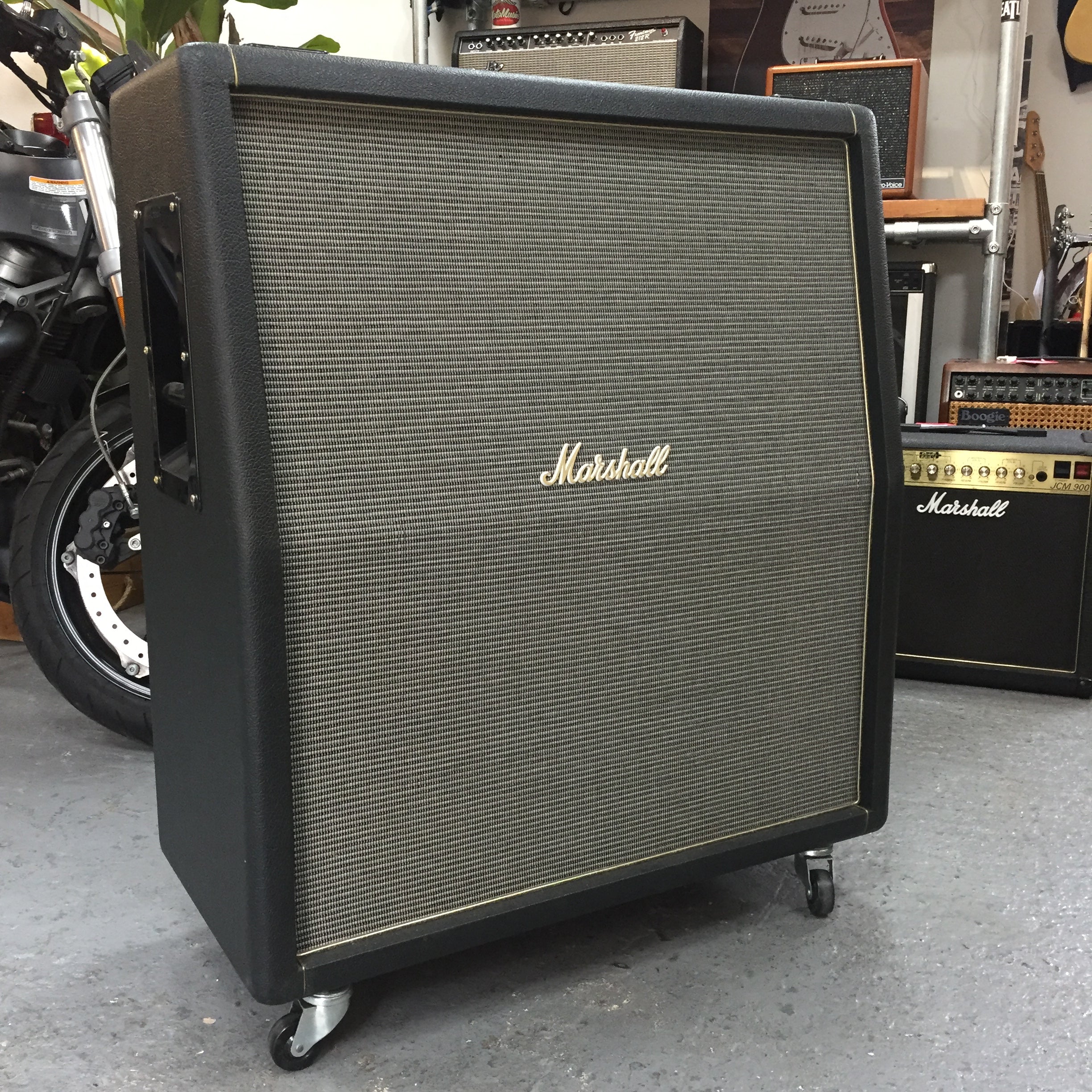 Marshall 1960TV Lead 4x12 Speaker Cabinet – MotoMusic