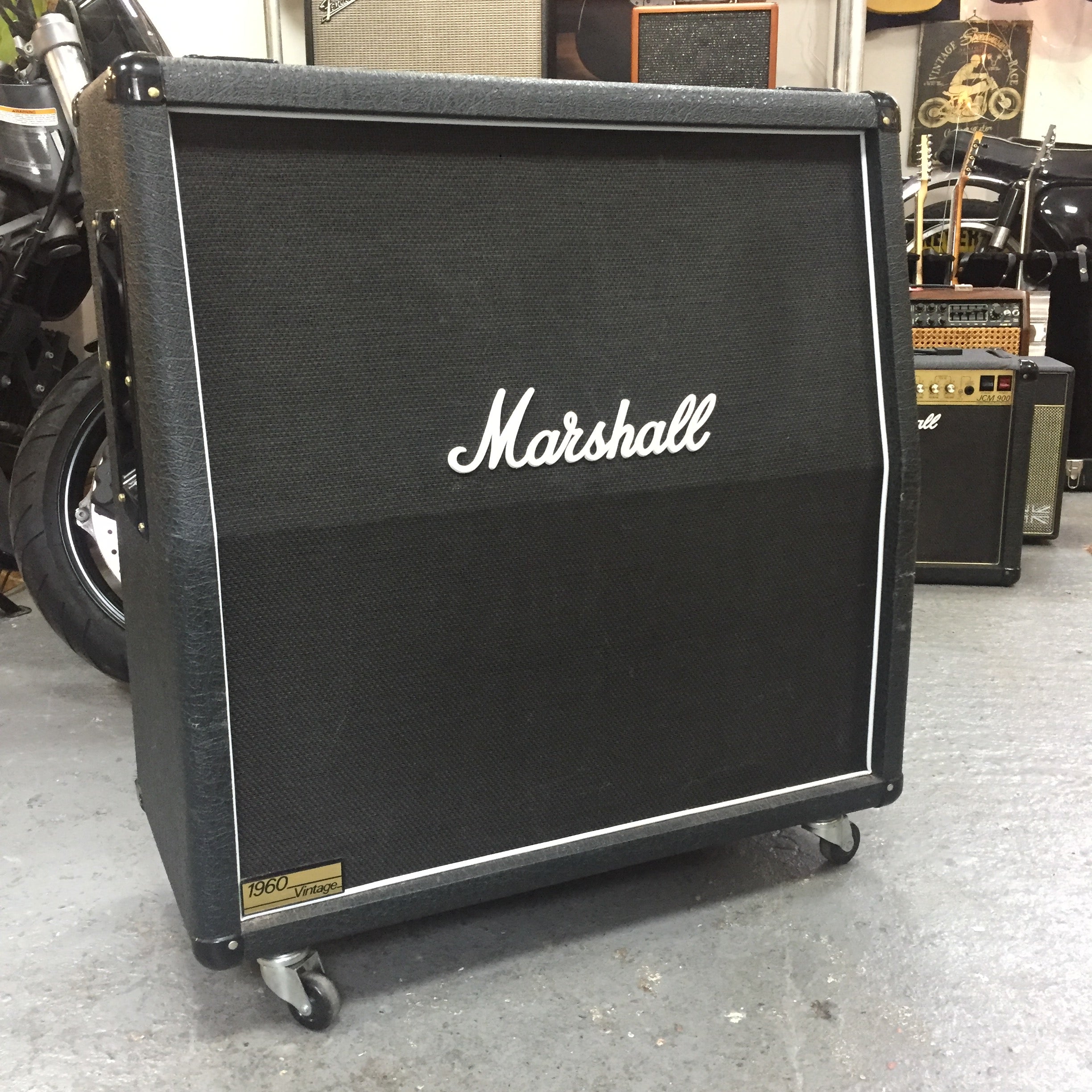 Marshall 1960AV 4x12 280W Angled Guitar Cabinet – MotoMusic