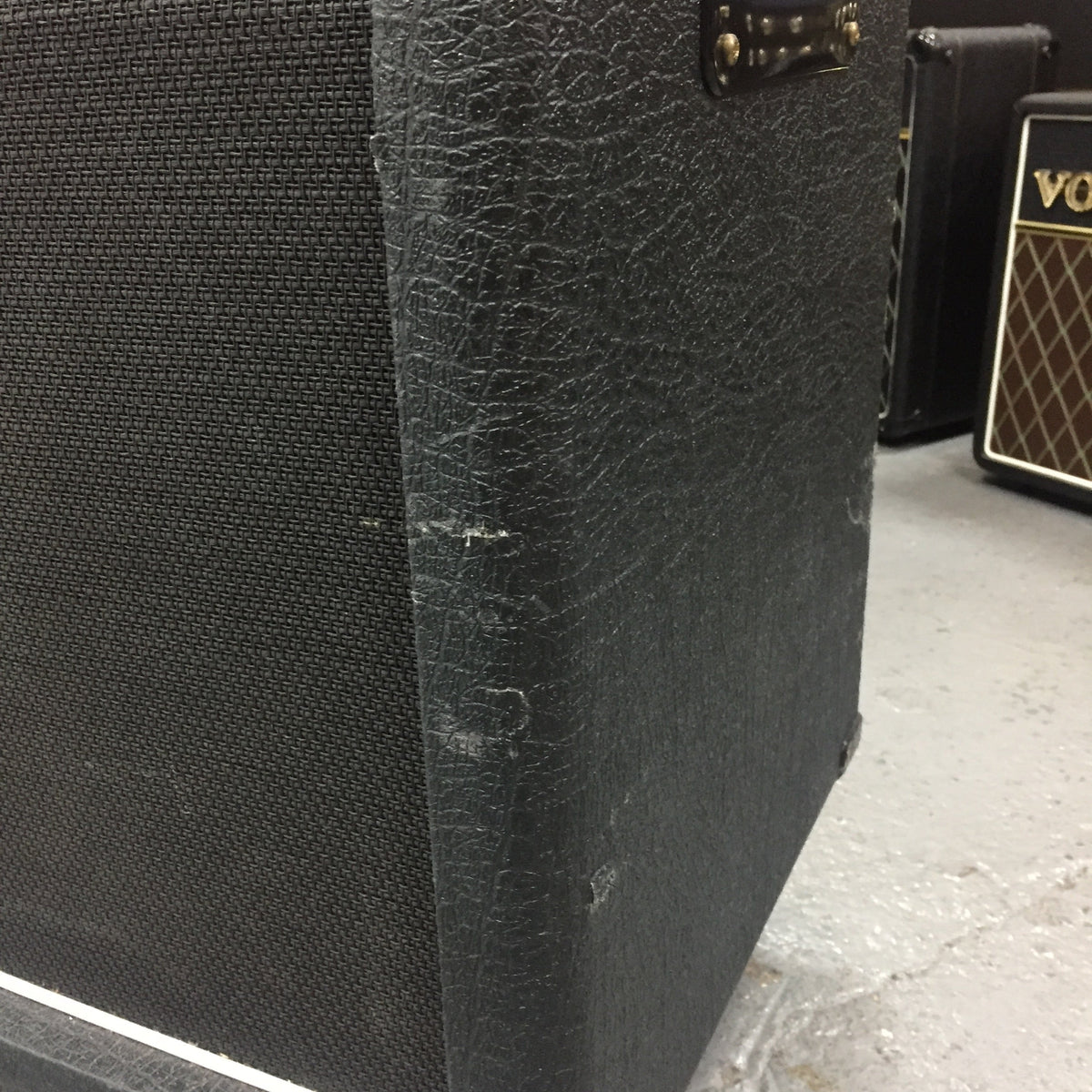 Marshall 1960AV 4x12 280W Angled Guitar Cabinet – MotoMusic