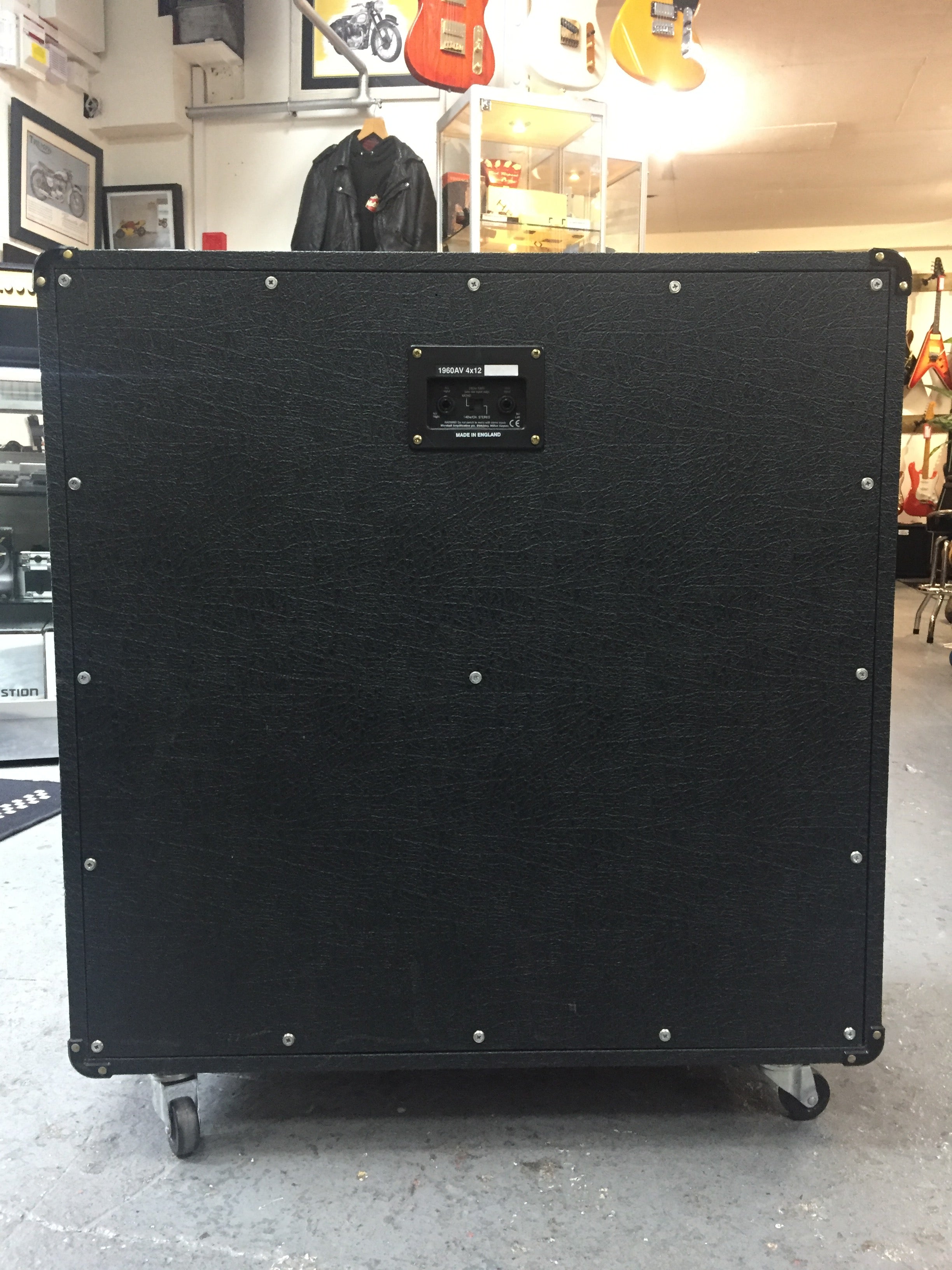 Marshall 1960AV 4x12 280W Angled Guitar Cabinet – MotoMusic