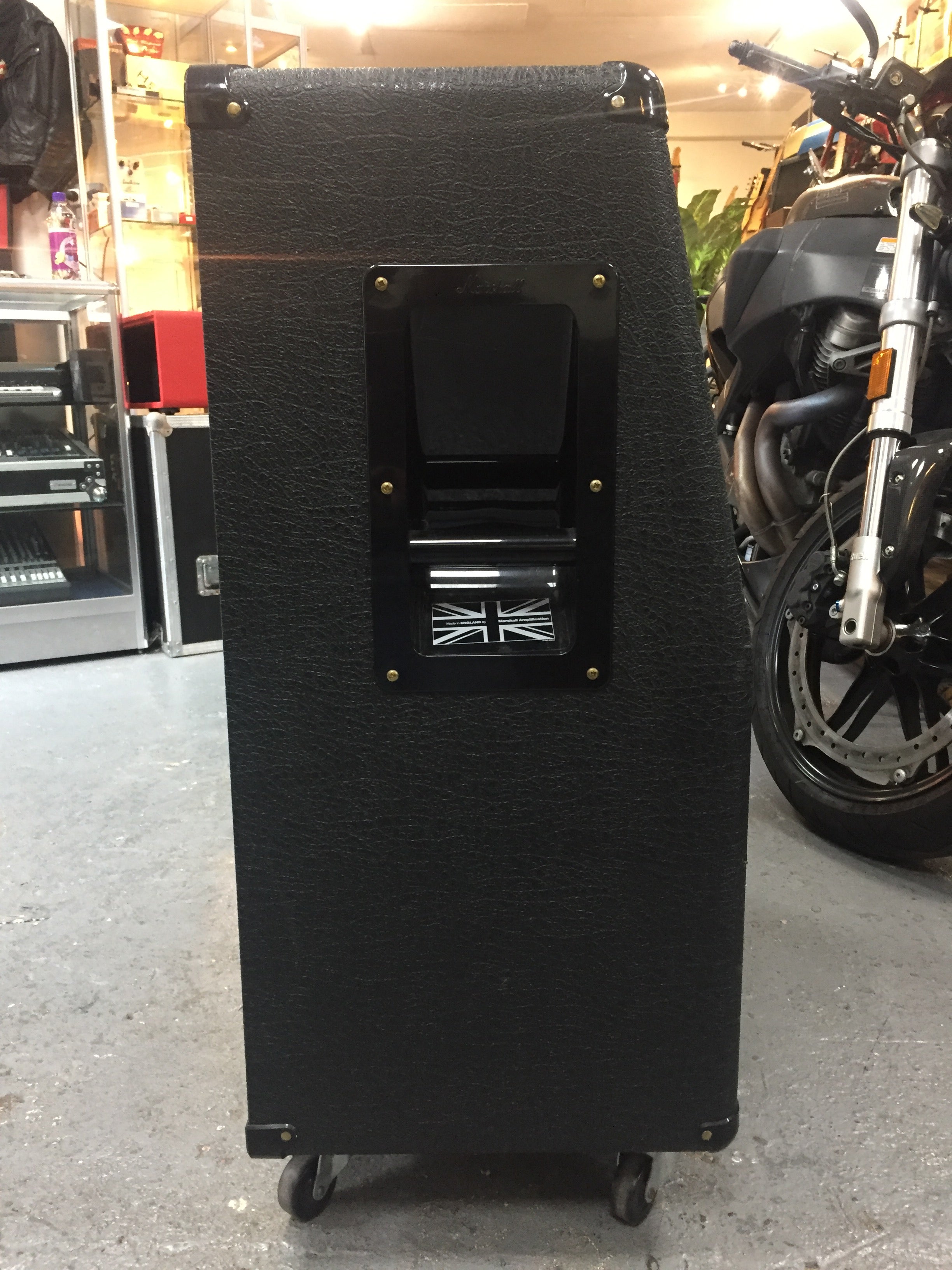 Marshall 1960AV 4x12 280W Angled Guitar Cabinet – MotoMusic