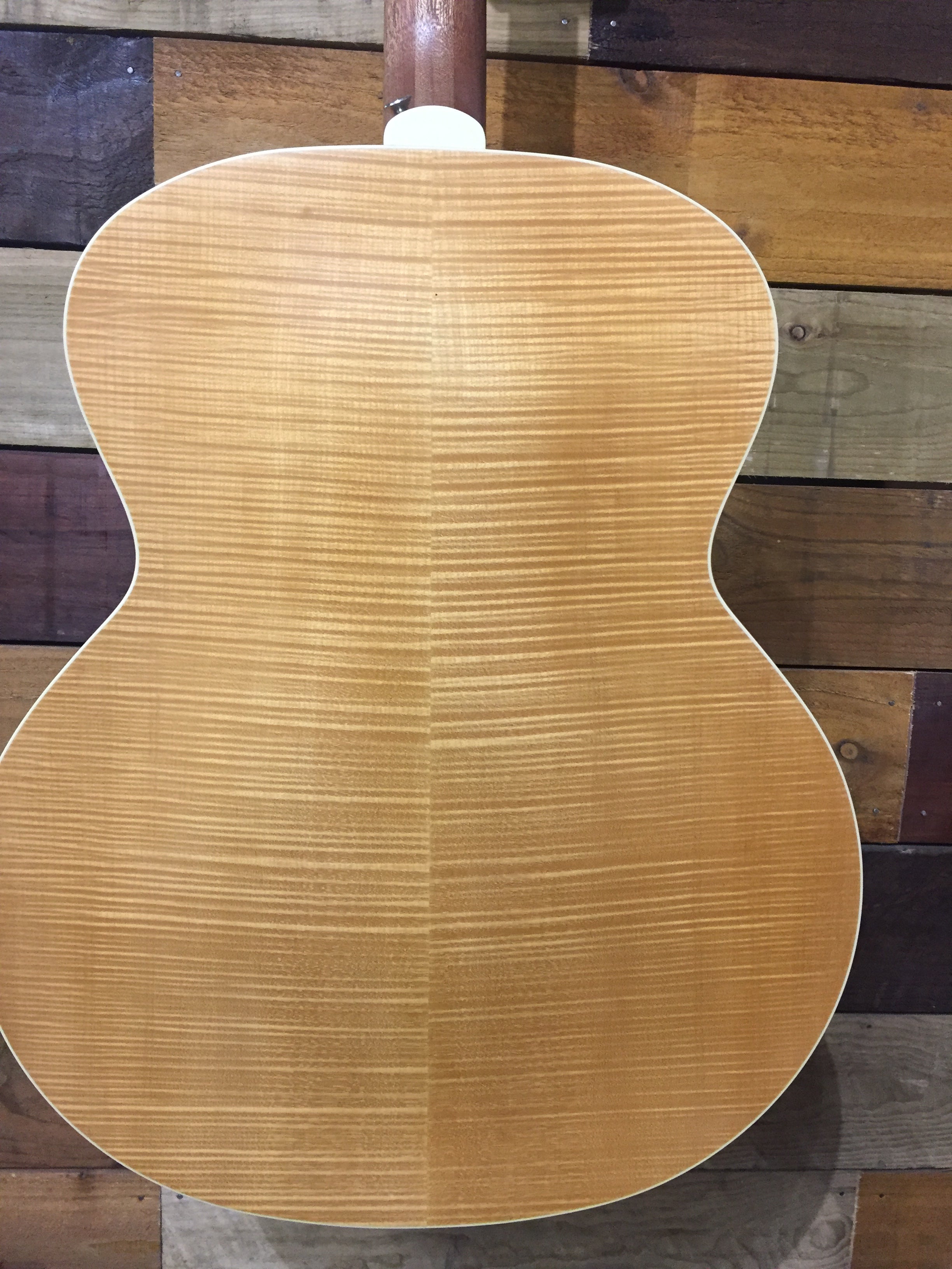Guild AF50E Jumbo Flame Maple Prototype – MotoMusic
