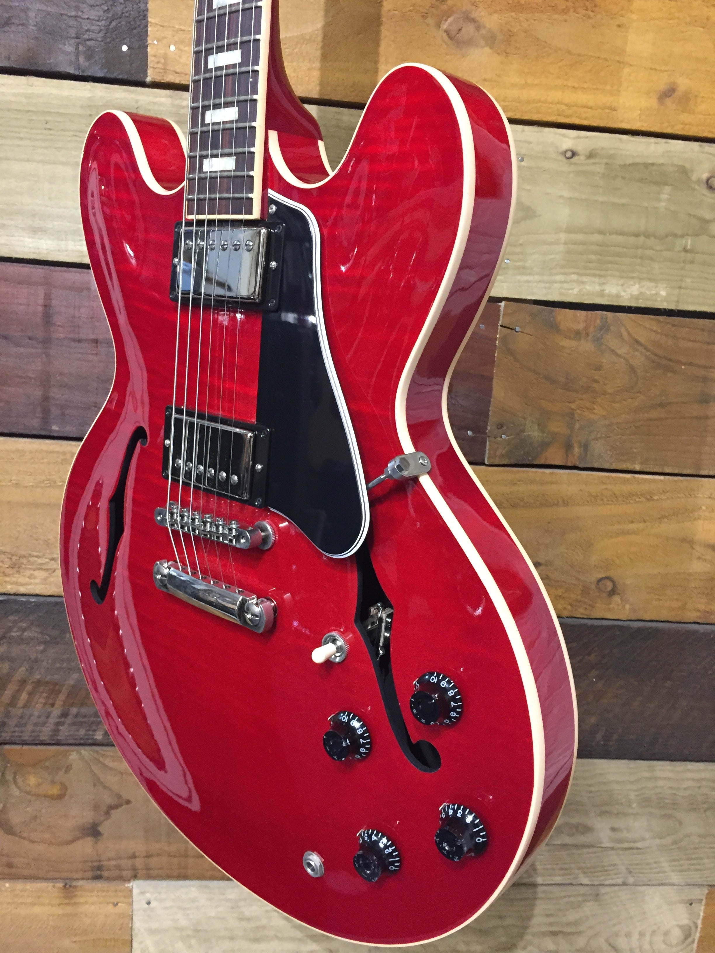 Gibson ES-335 Figured Top Block Inlay Cherry Memphis 2015 – MotoMusic