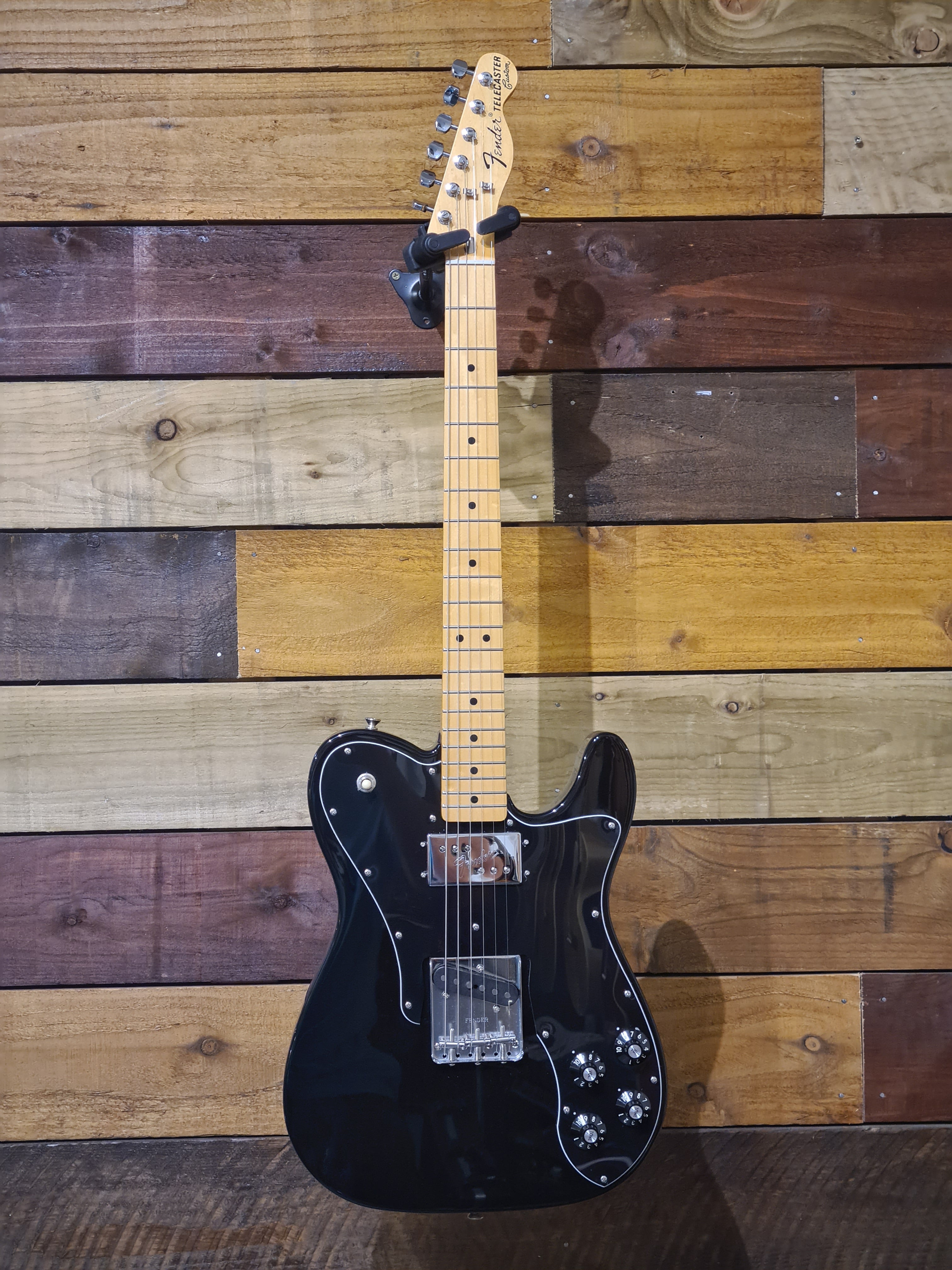 Fender Vintera 70s Custom Telecaster - Black – MotoMusic