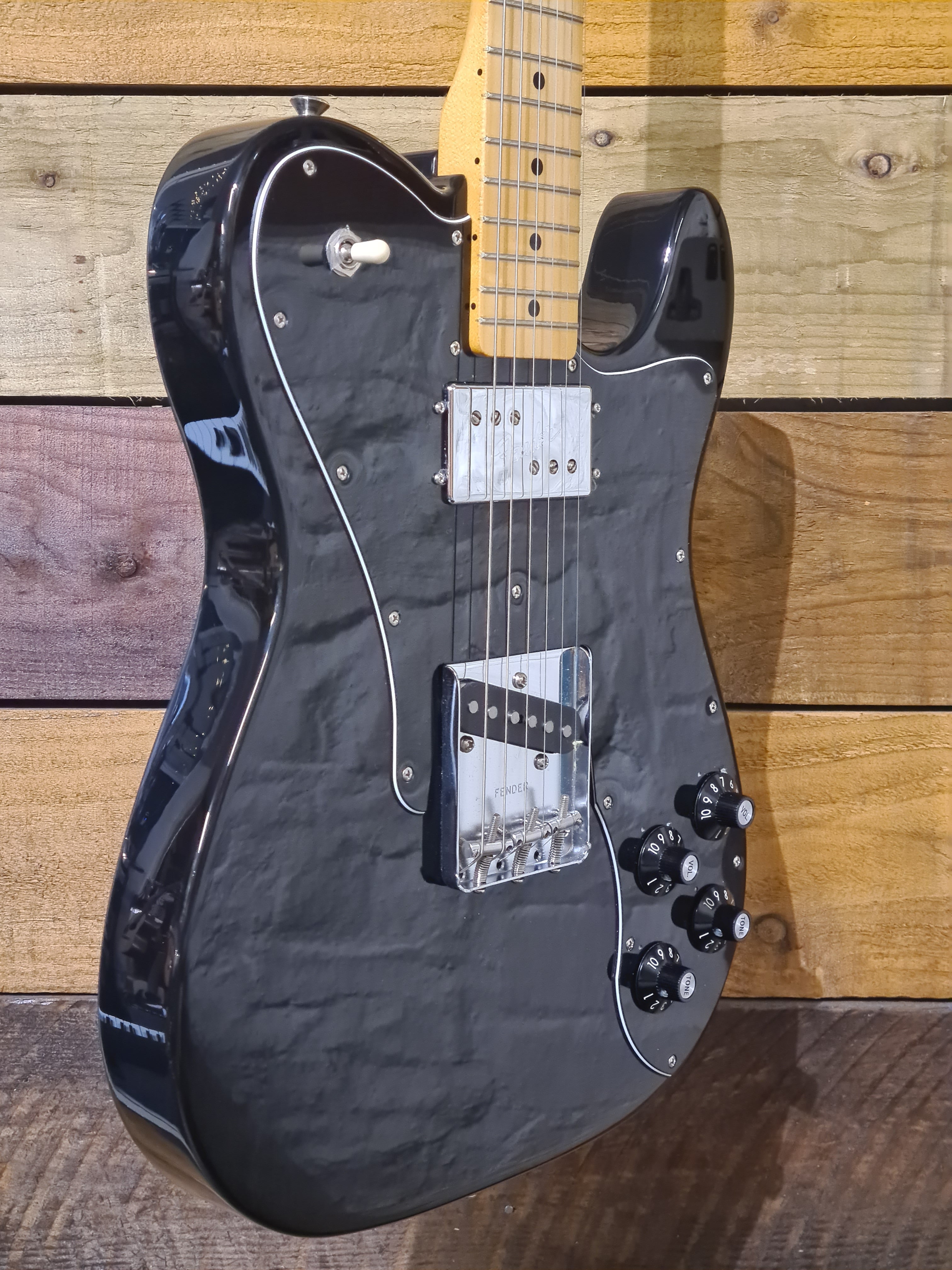 Fender Vintera 70s Custom Telecaster - Black – MotoMusic
