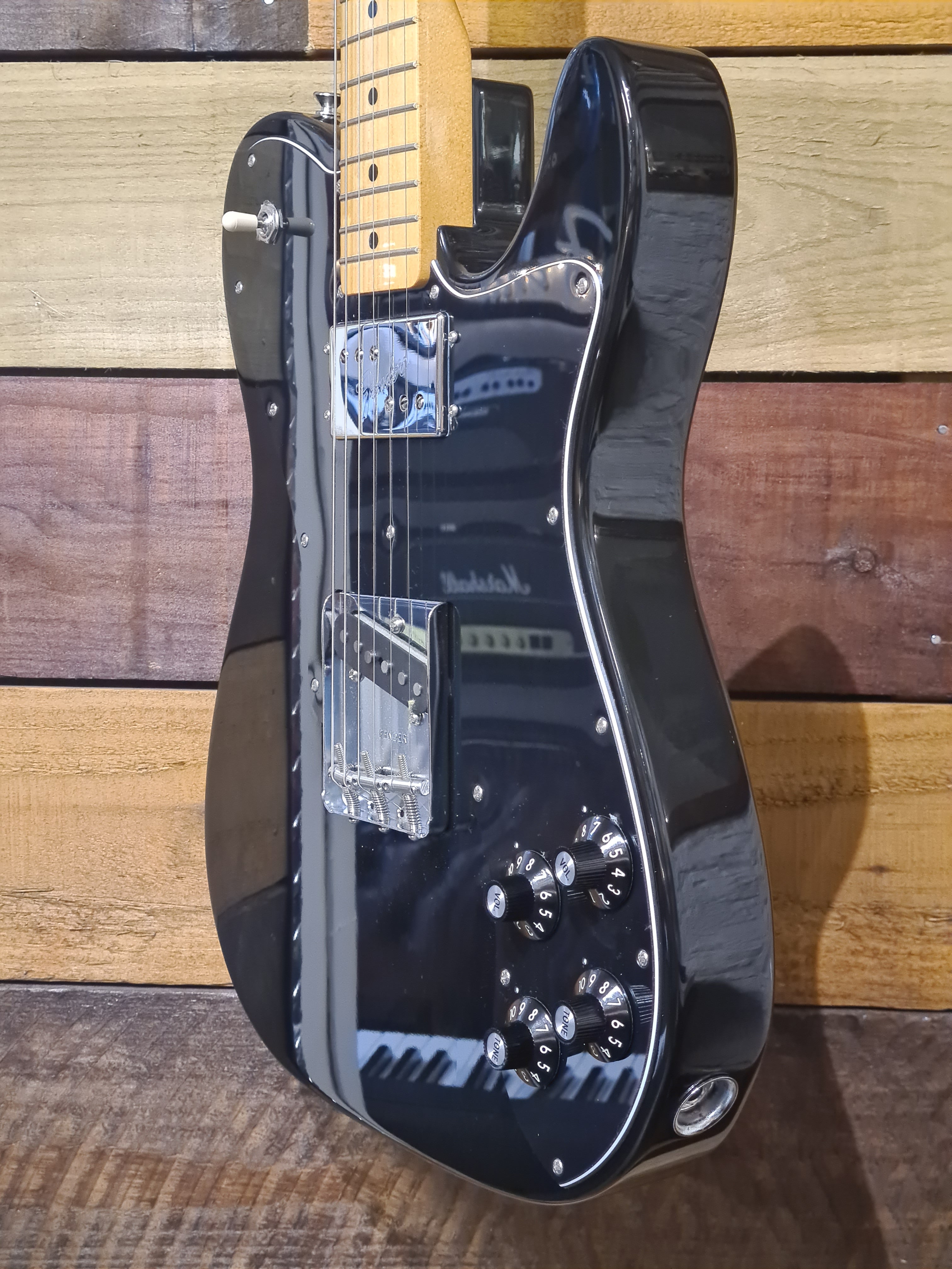 Fender Vintera 70s Custom Telecaster - Black – MotoMusic