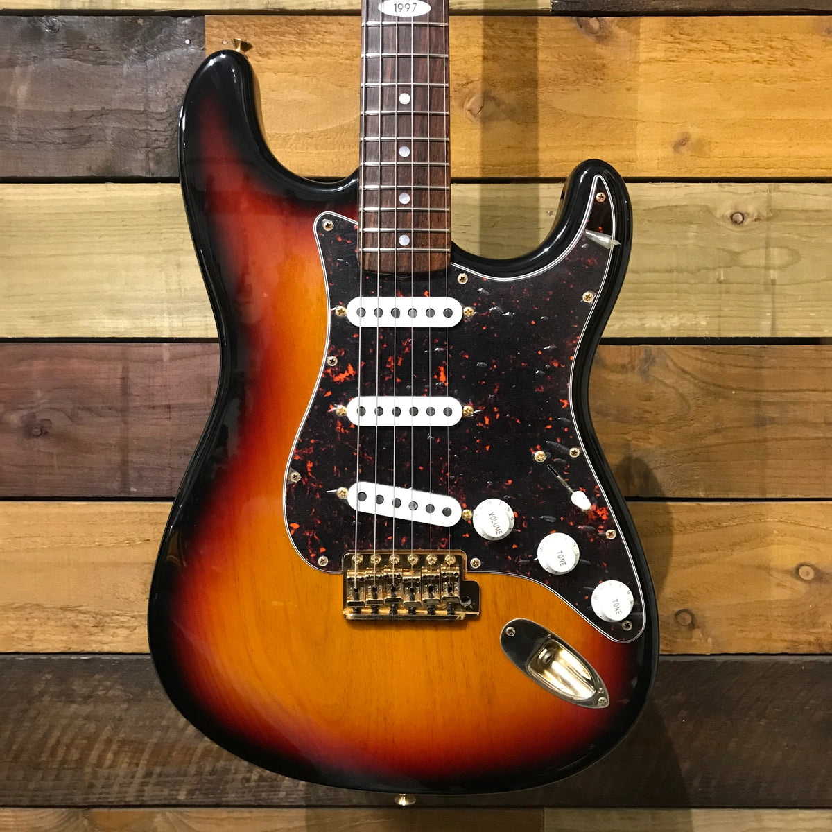 Fender Collectors Edition Stratocaster in Three-Tone Sunburst 1997 ...