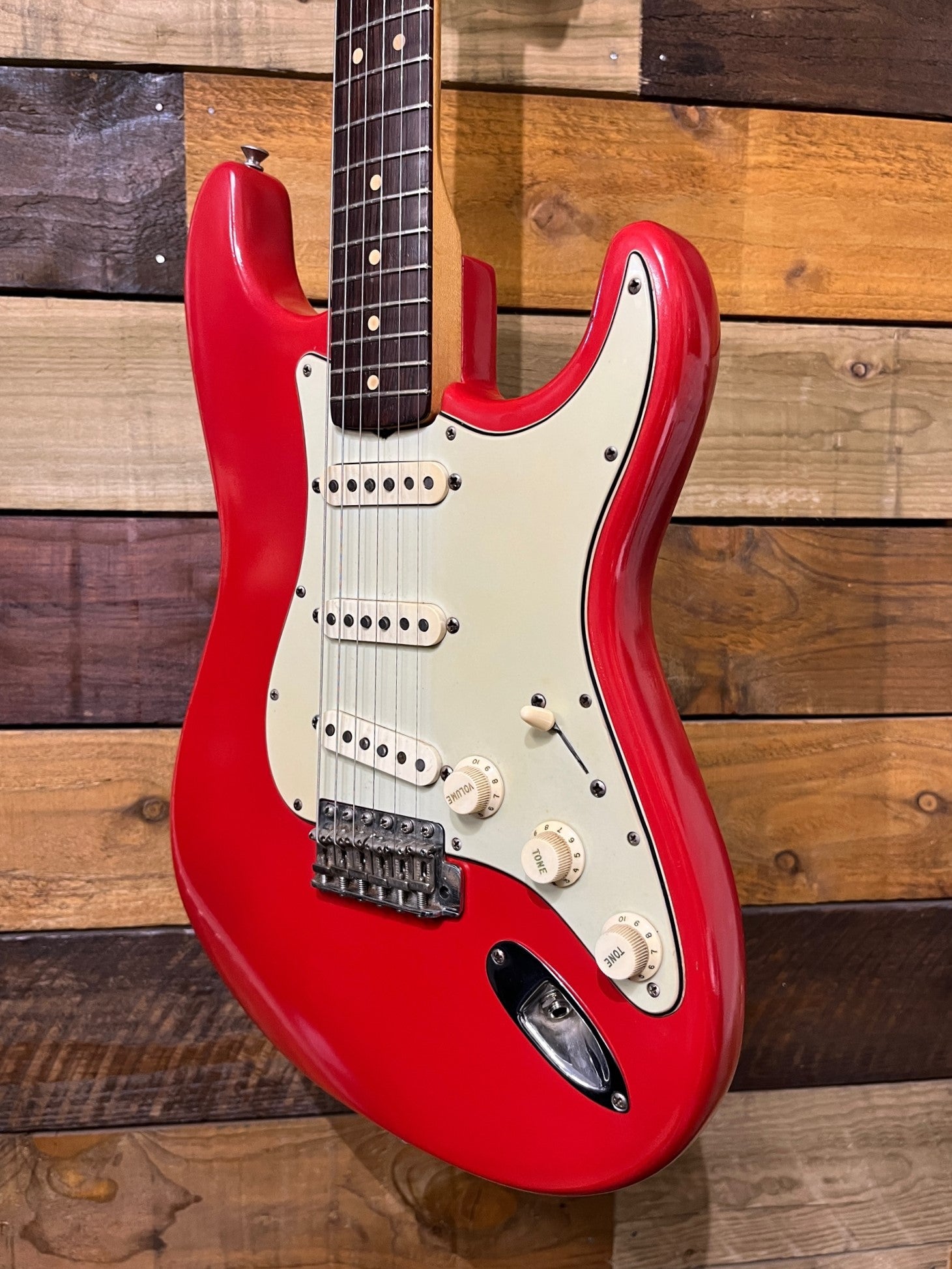 1963 Fender Stratocaster Red Re-Finish – MotoMusic