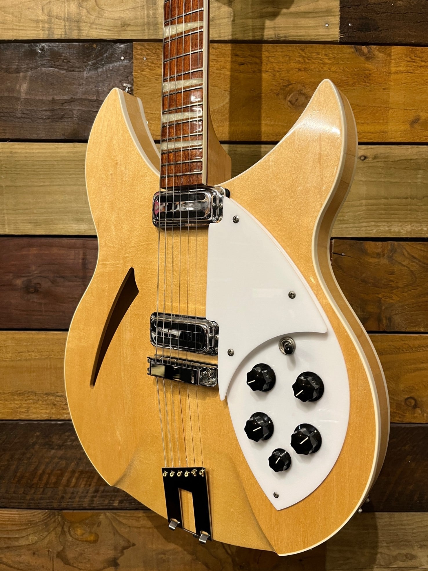 Rickenbacker 360V64 Maple Glo 2001 Rare! Six String Version! – MotoMusic