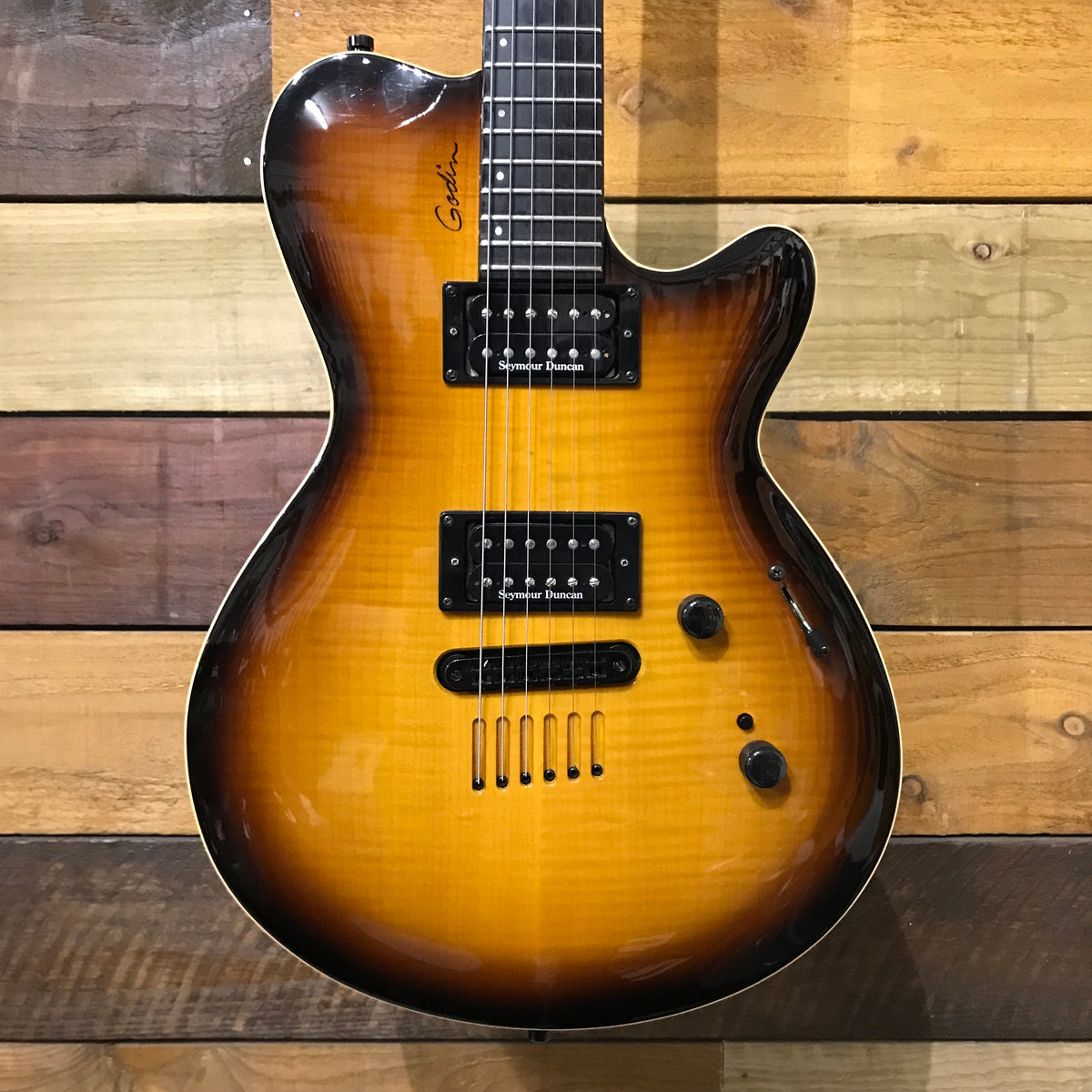 Godin Summit CT in Sunburst Flame 2008 – MotoMusic