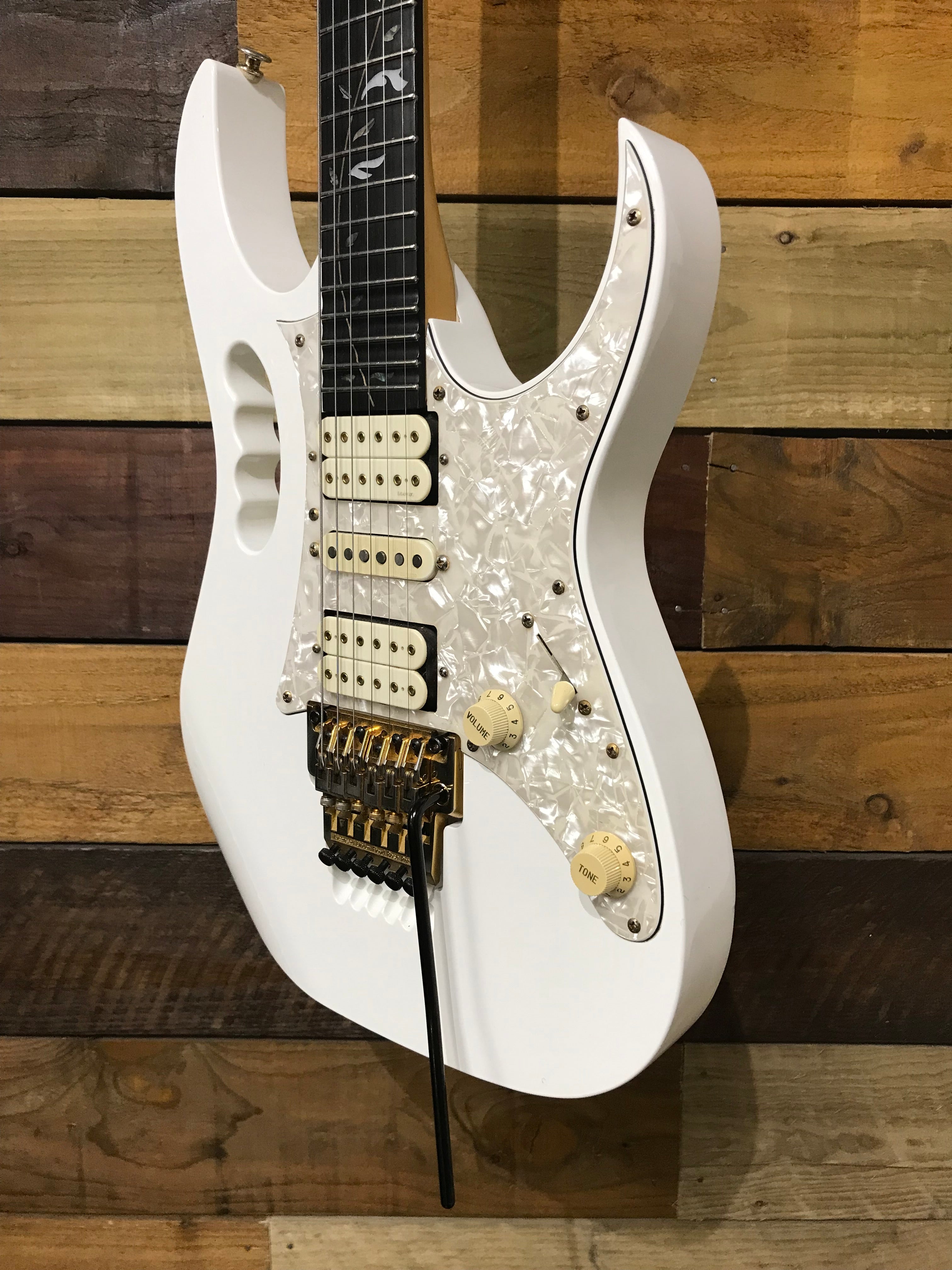 Ibanez JEM7V Steve Vai Signature 1995 – MotoMusic