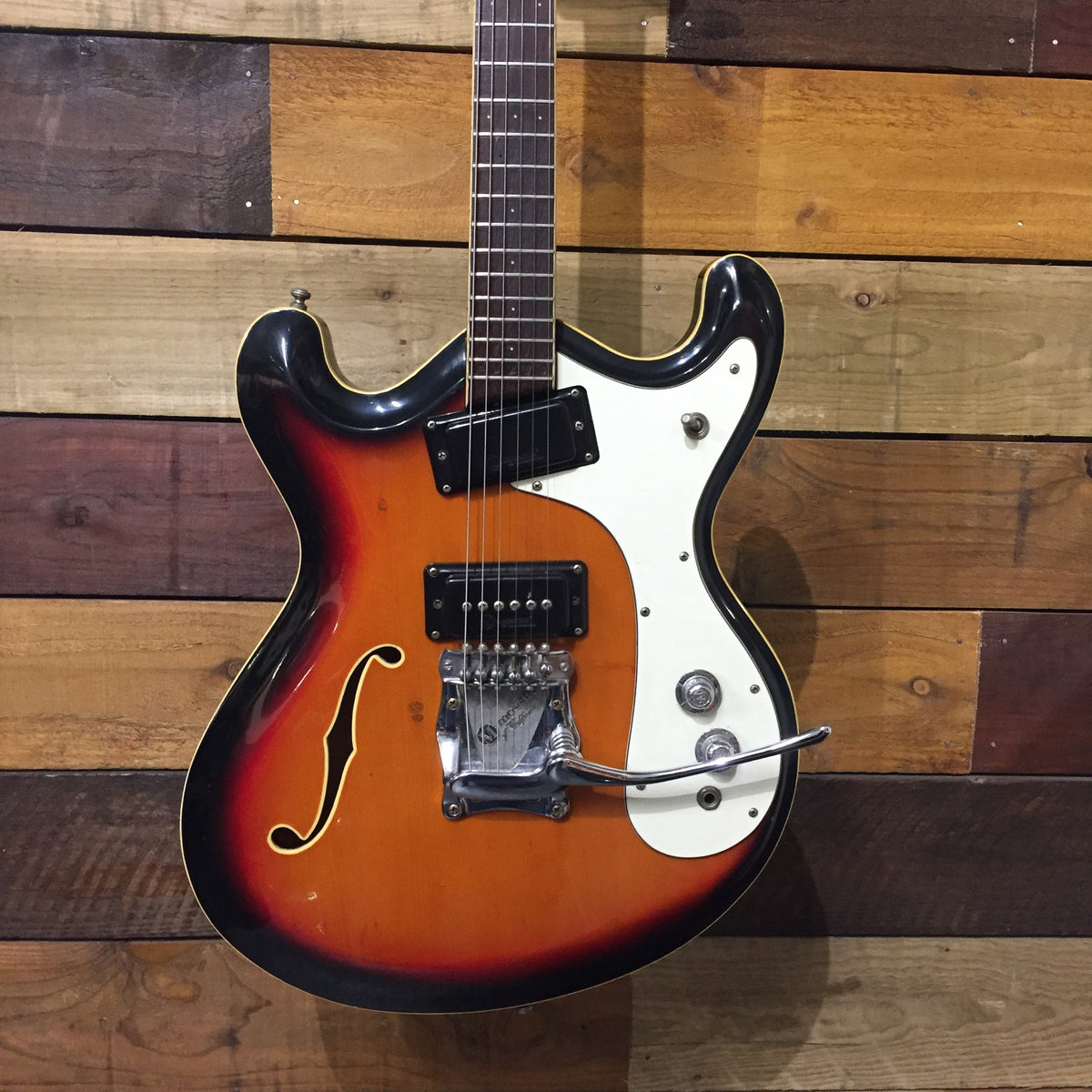 Mosrite Combo Sunburst 1967 – MotoMusic