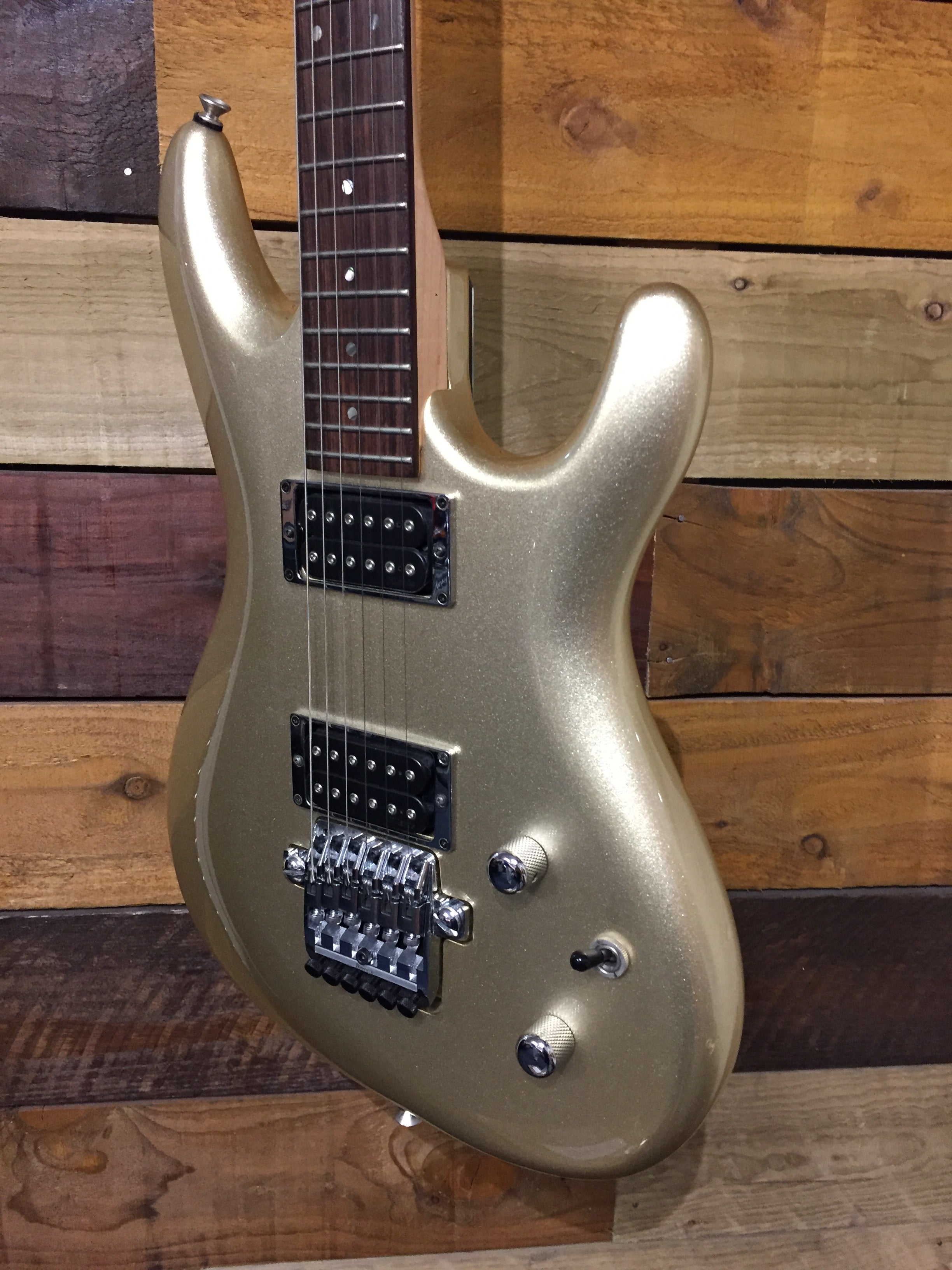 Ibanez JS-2000 Joe Satriani Champagne Gold MIJ 2004 – MotoMusic