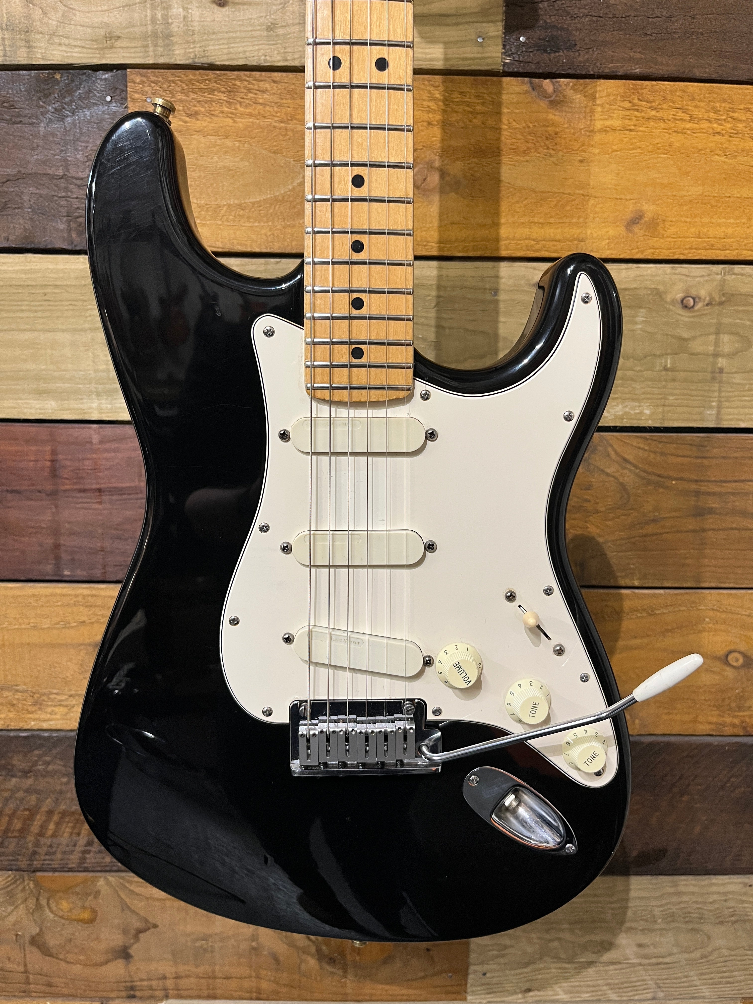 Fender Stratocaster Plus 1992 Cornell Mid Boost – MotoMusic