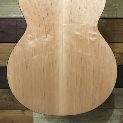 Maton ECJ85 'Custom Jumbo' in Natural 2008 – MotoMusic