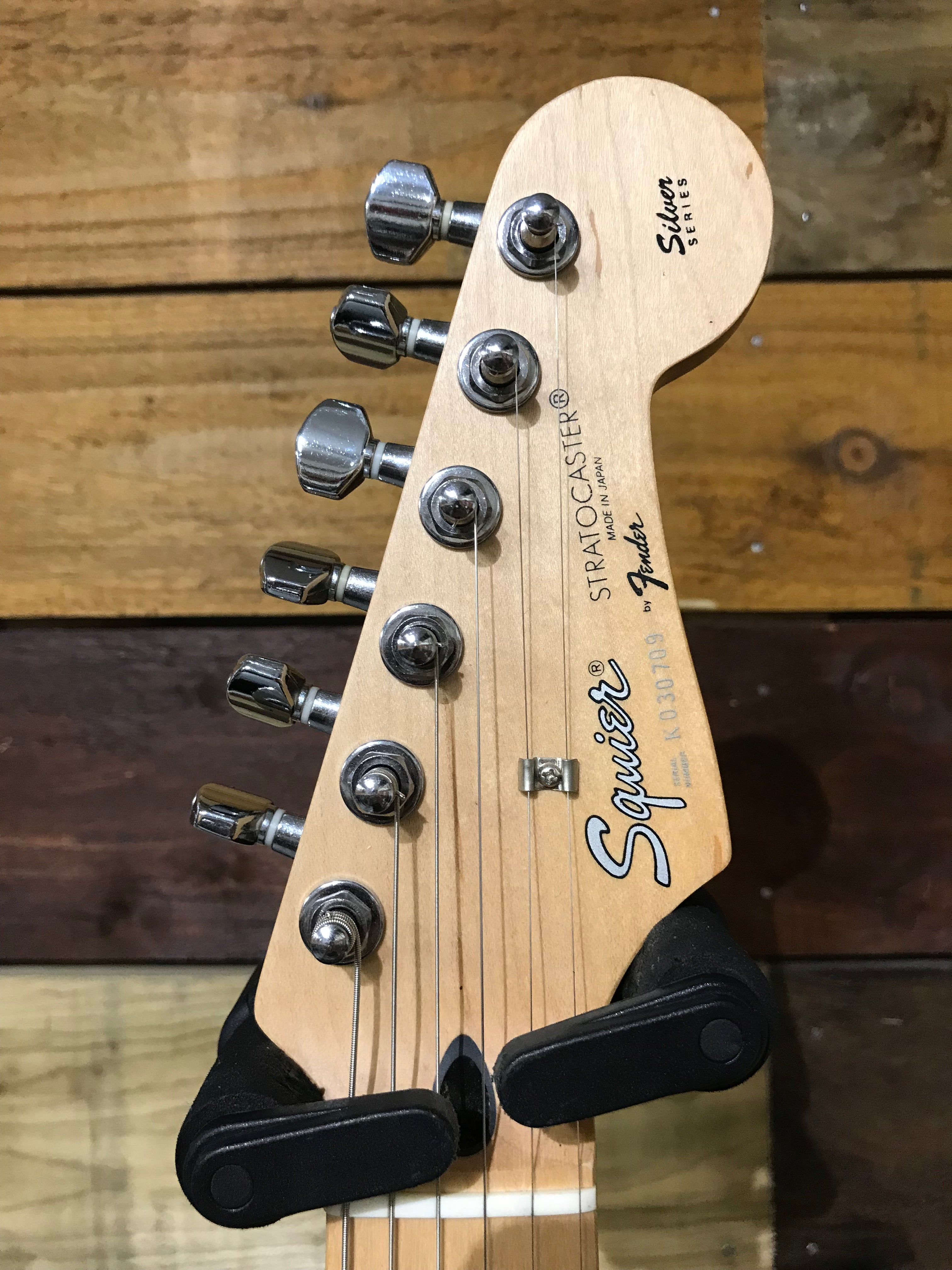 Squier Silver Series Stratocaster 1990 3-Tone Sunburst – MotoMusic